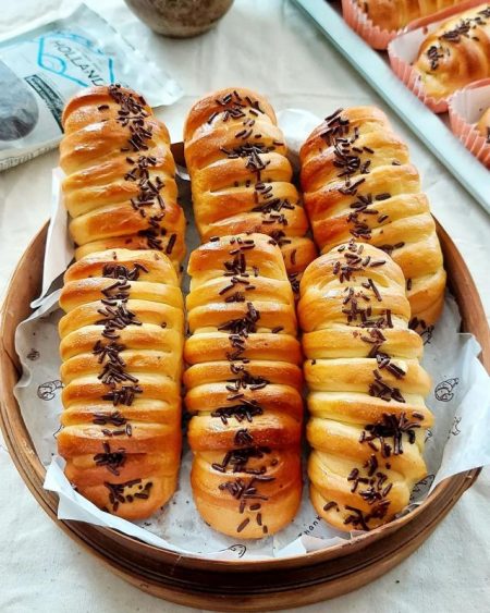 12 Cara Membuat Roti Pisang Empuk dan Lezat - CaraMembuat.id